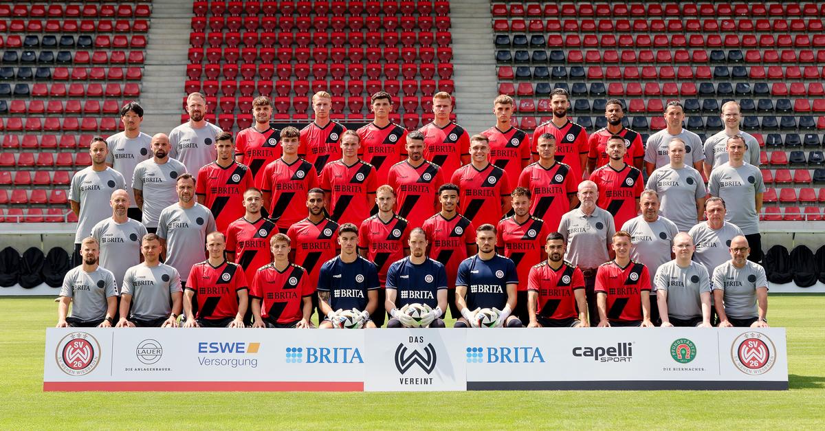 SV Wehen Wiesbaden präsentiert das neue Heimtrikot